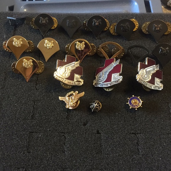 U.S. Army | Accessories | Vintage Us Army Lapelhat Pin Insignia | Poshmark